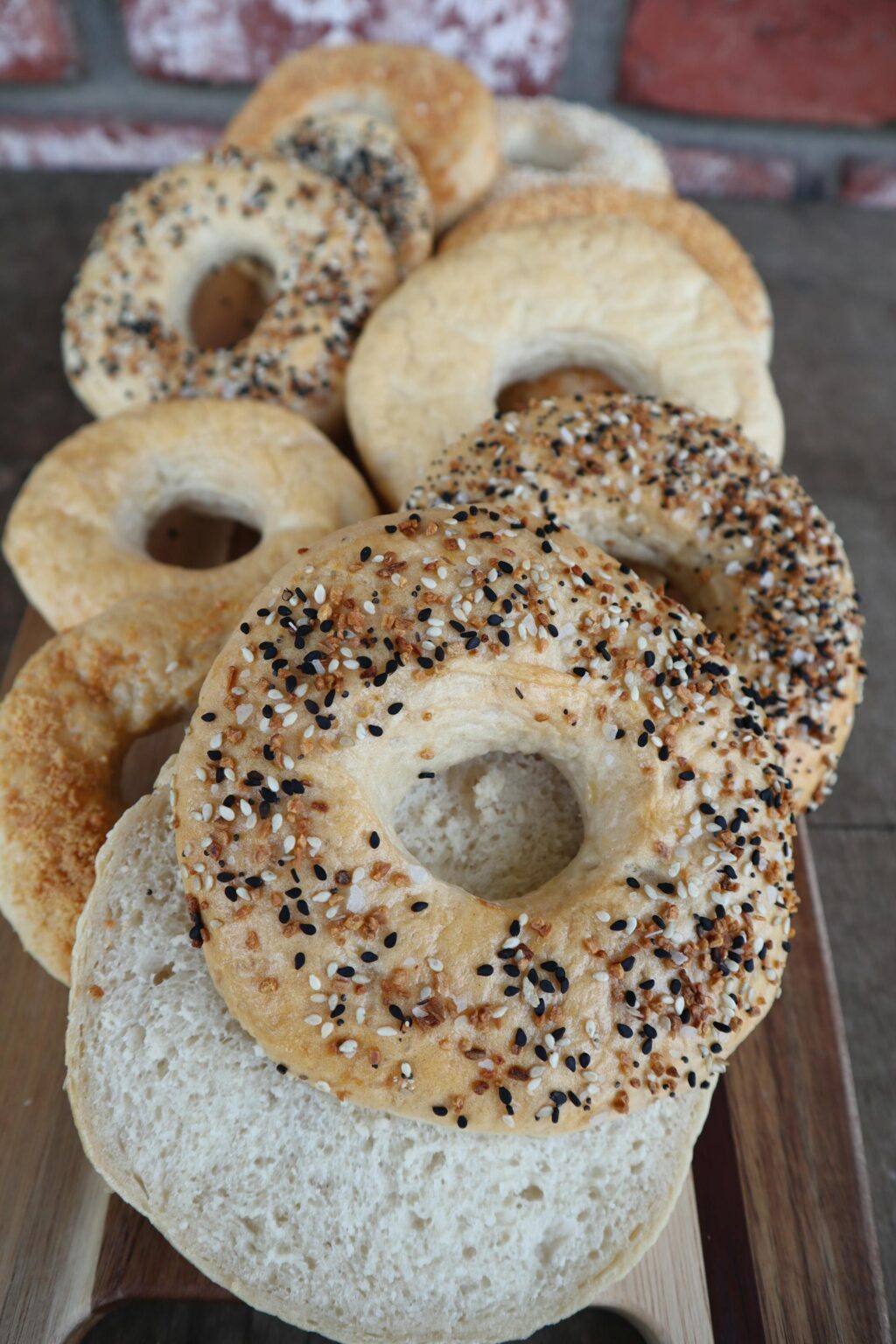 5 Ingredient Easy High Protein Bagels Recipe (with Greek Yogurt) - Mom ...